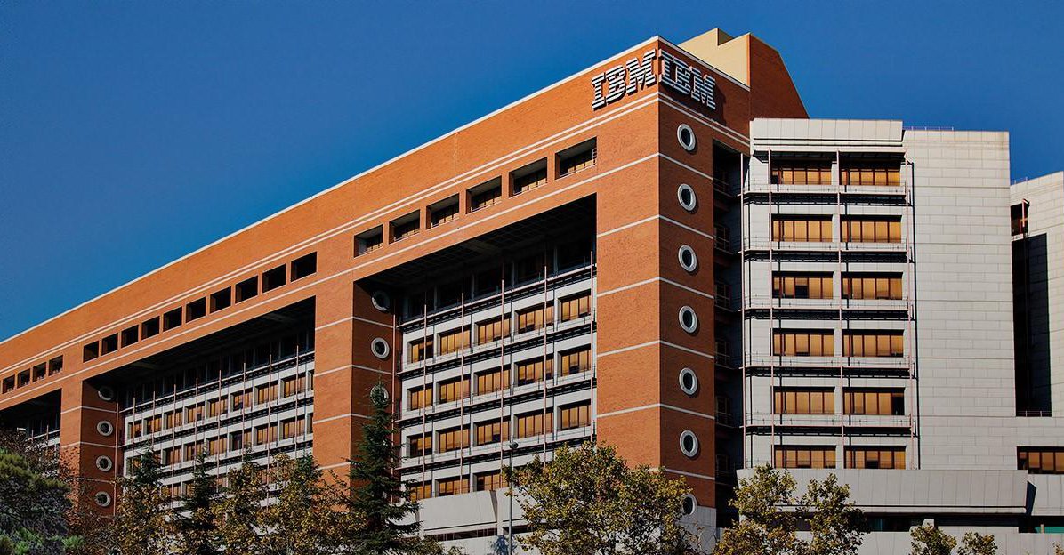 Colonial analyses converting IBM's Madrid headquarters into residential ...